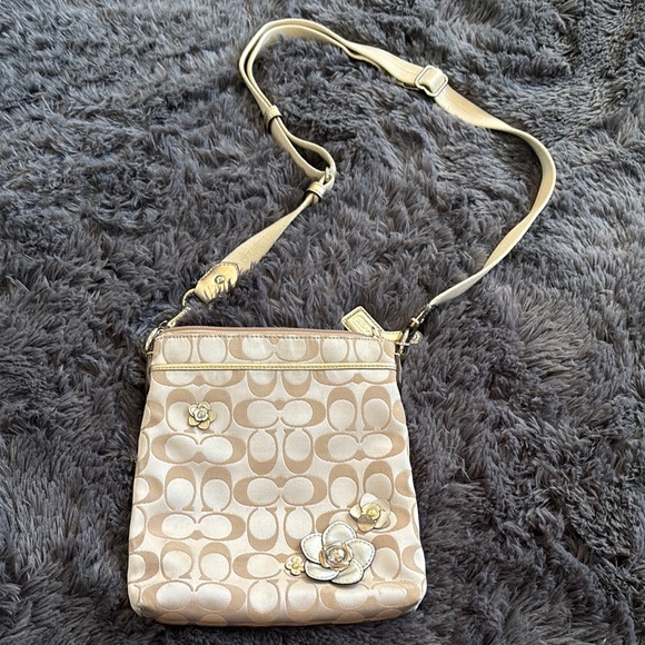 Coach | Bags | Coach Signature Canvas Crossbody Gold Leather Trim ...